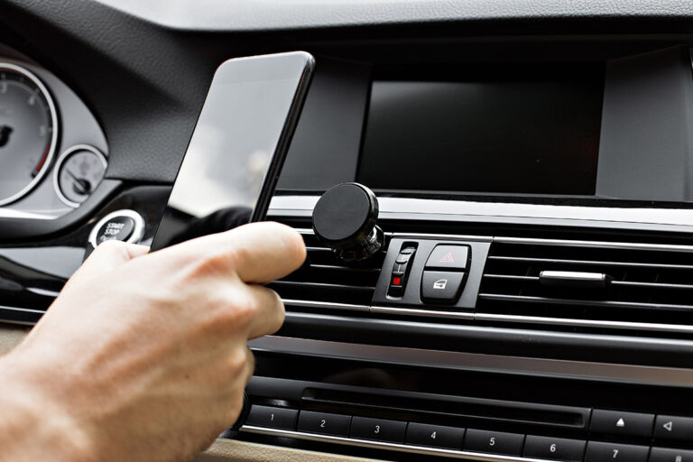 Wireless CarPlay vs. Wired: Which One is Right for You? Wireless CarPlay vs. Wired: Which One is Right for You?